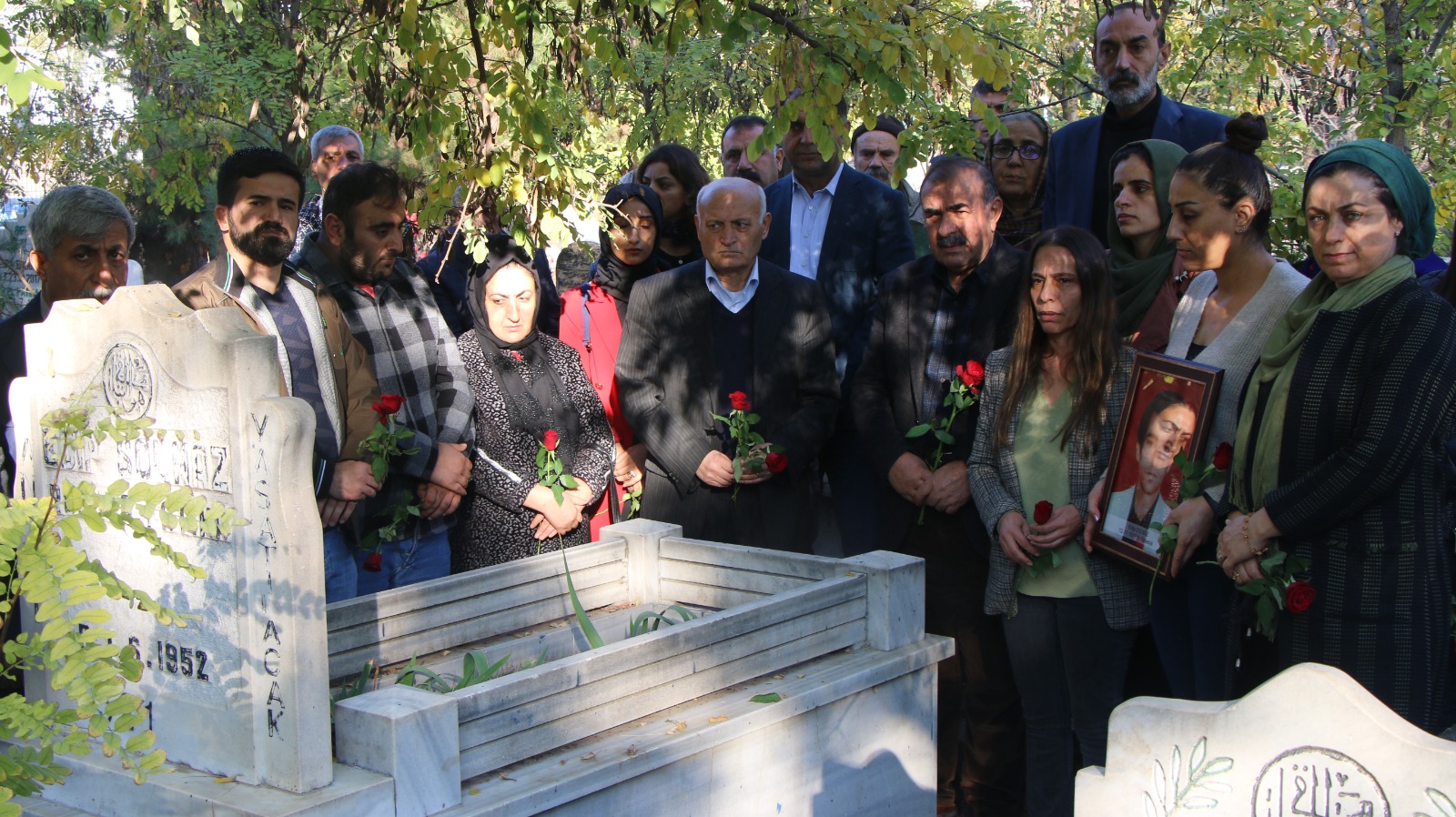 Solmaz mezarı başında anıldı - Batman Medya Gazetesi