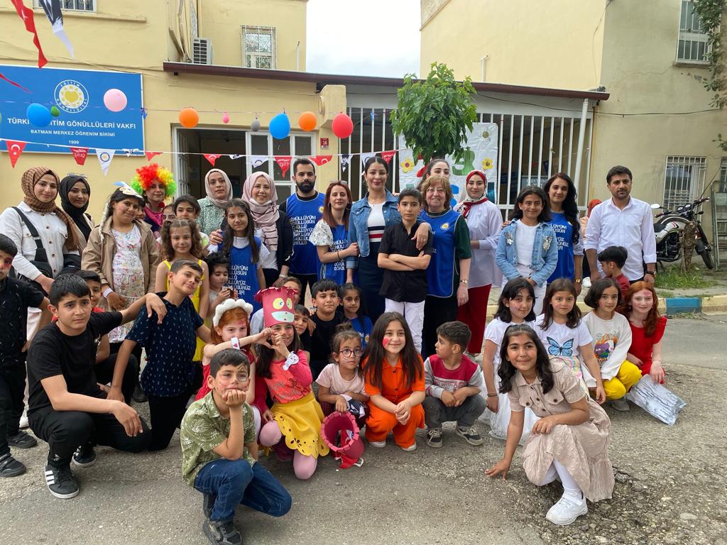 Çocuklara bahar şenlikleri jesti - Batman Medya Gazetesi Çocuklara bahar şenlikleri jesti - Batman Medya Gazetesi