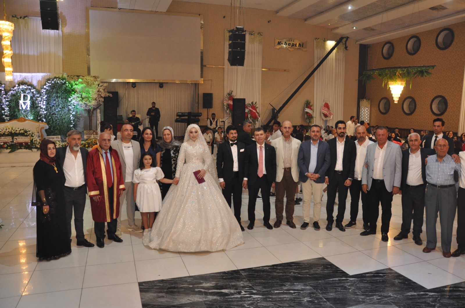 Akdağ ve Müjdeci ailelerinin mutlu günü - Batman Medya Gazetesi